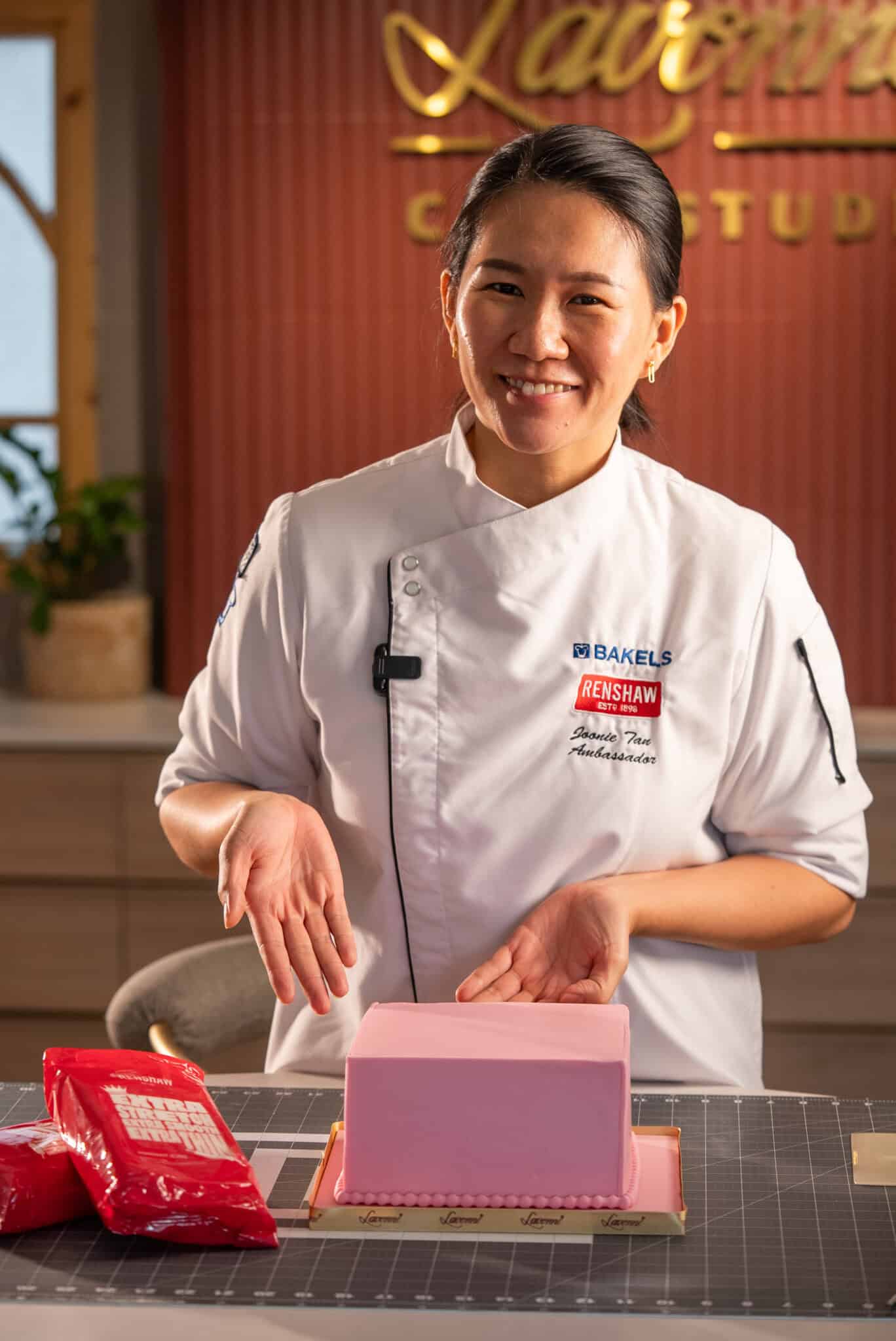 Mastering Professional Cake Decoration with Renshaw & Chef Joonie Tan ...